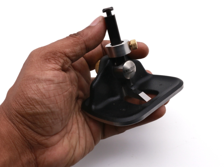Veritas Medium Router Plane Review - PMV11 Blade & Depth Stop